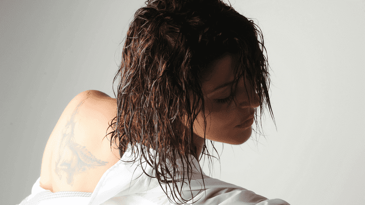 Blog - The Risks of Sleeping with Wet Hair